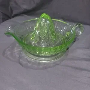 Unmarked | Dining | Vintage 93s Green Uranium Vaseline Glass 6 Juicer ...